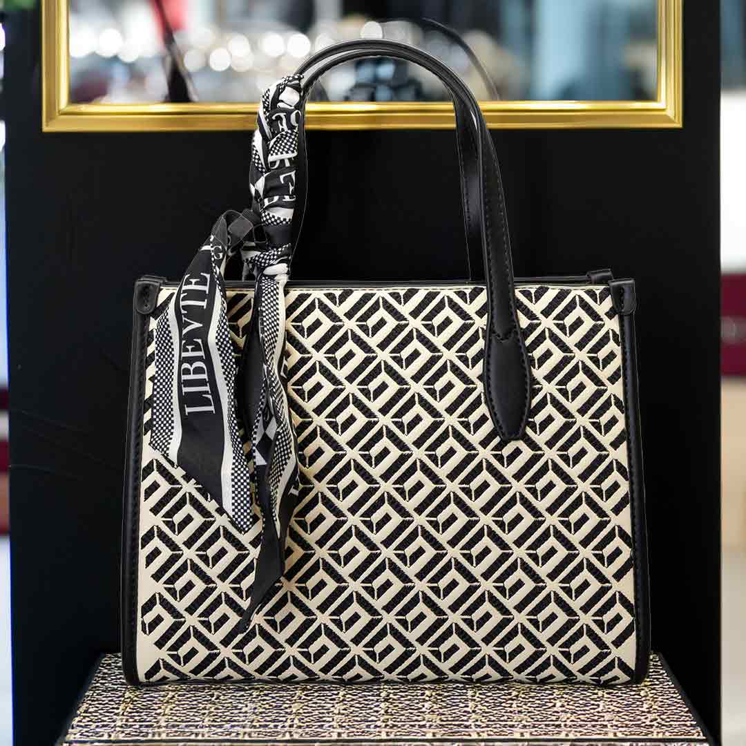 Golden Tips for Matching Handbags with Accessories | تِنوِست
